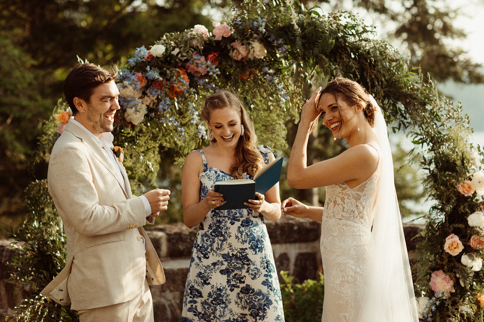 How to make your wedding ceremony unique - www.bybridgetphoto.com